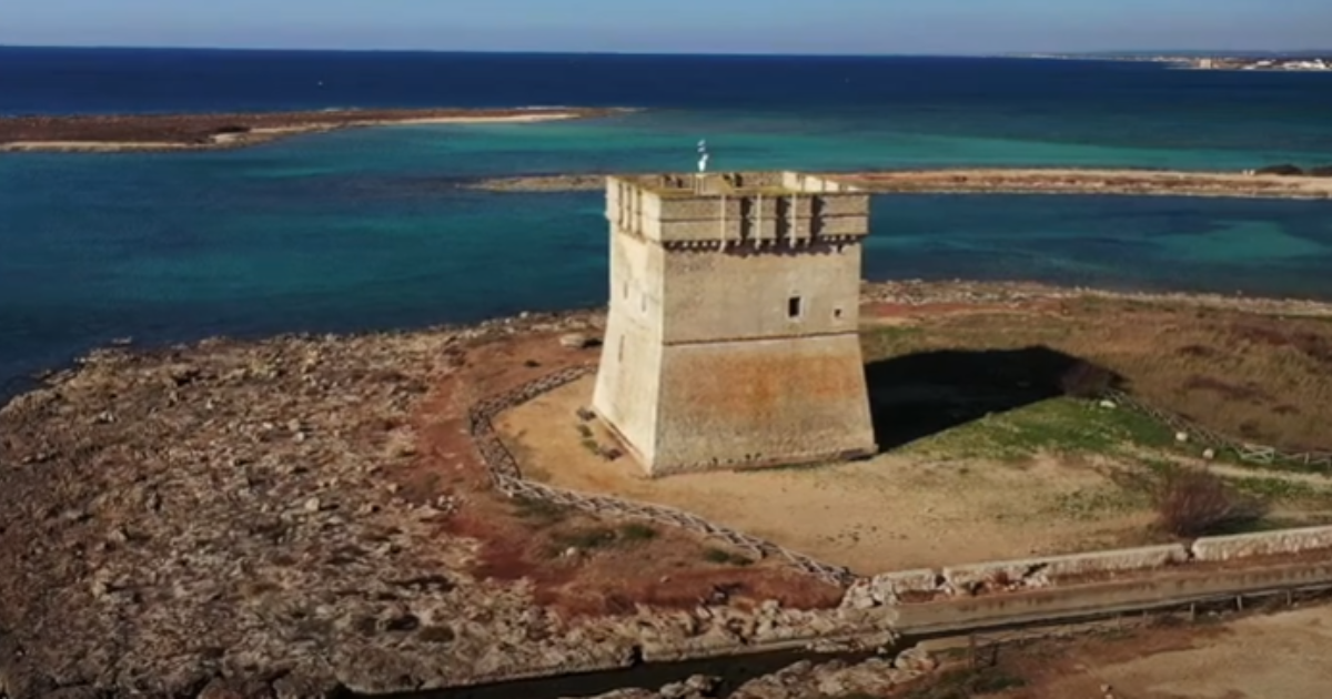 La Spiaggia di Torre Chianca e la sua antica torre - PuntaProsciutto.com